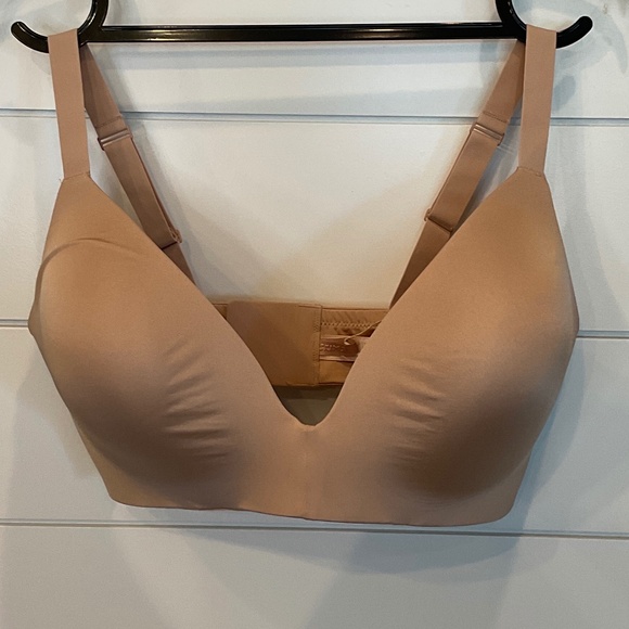 SKIMS | Intimates & Sleepwear | 50 594 Nwt Skims Pushup Plunge Bra ...